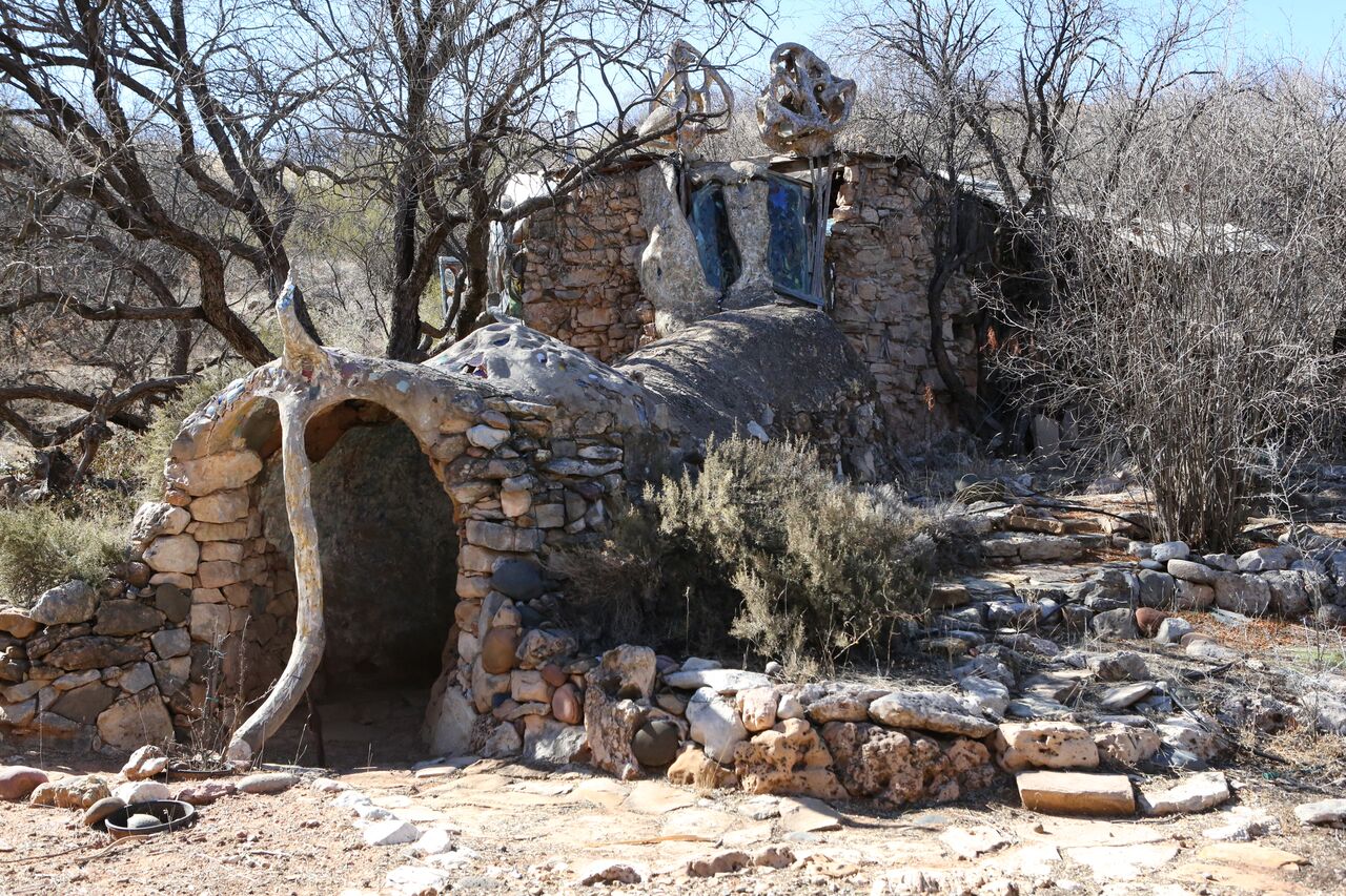 Caregivers preserve Kahns’ art village of Eliphante - Journalaz.com