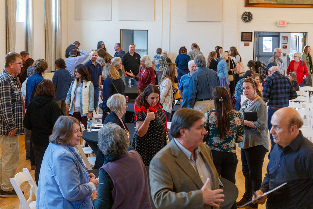 Voters meet with 10 City Council candidates - Journalaz.com