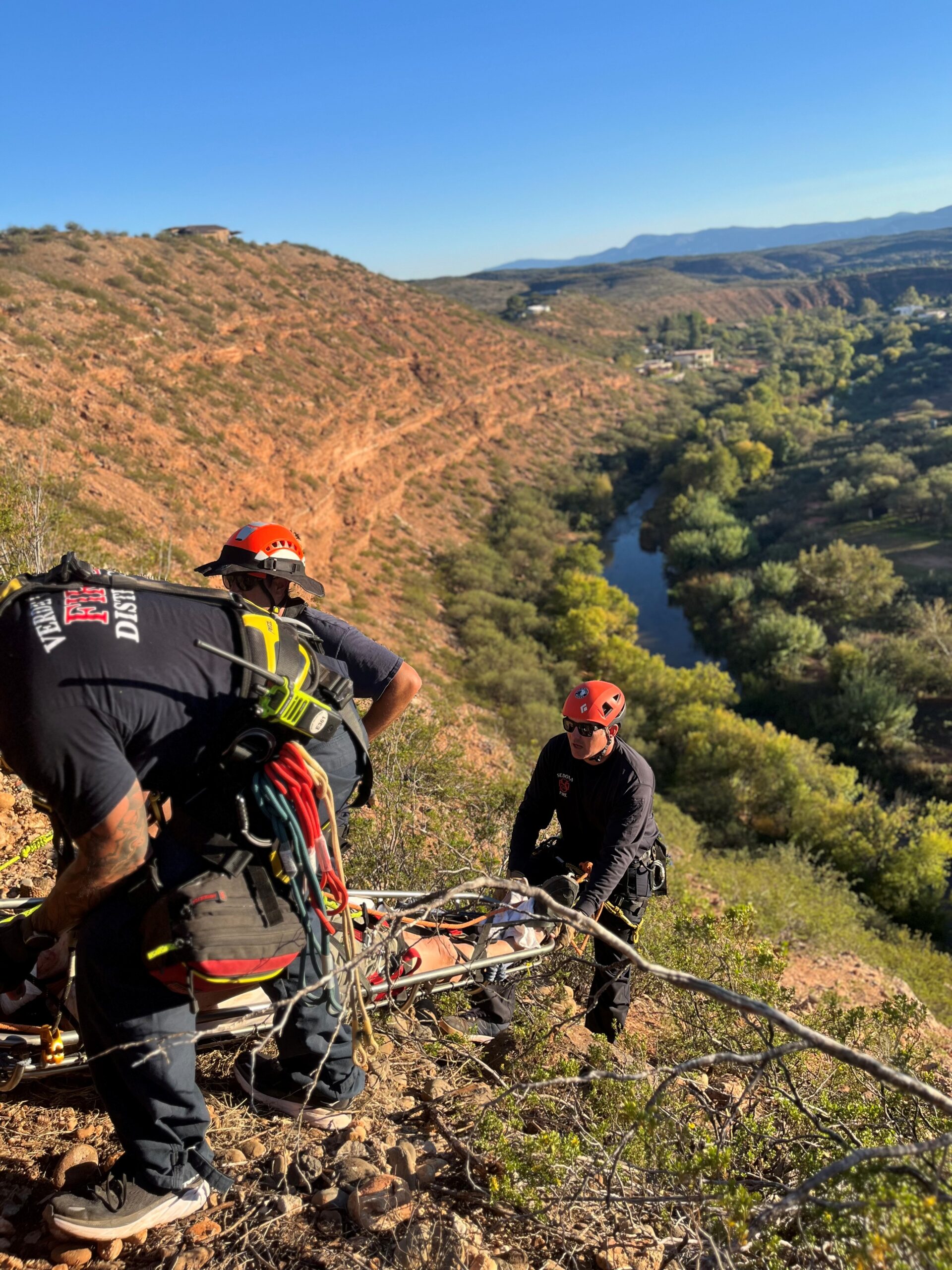 Driver rescued from cliff crash - Journalaz.com